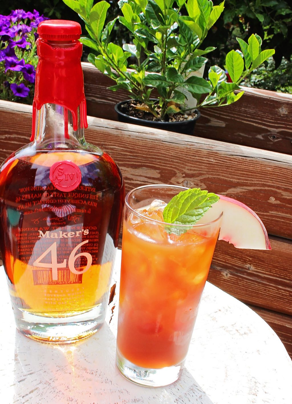Saturday Spirits: Bourbon Peach Tea Cocktail – A Well Crafted Party